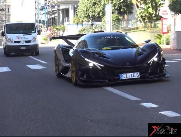 Hàng trăm người vây quanh siêu xe triệu đô Apollo IE xuất hiện tại ...